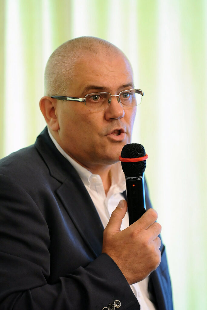 Sever Voinescu face praf „vedetele” SNSPA: Submediocri jenanți, banali ...