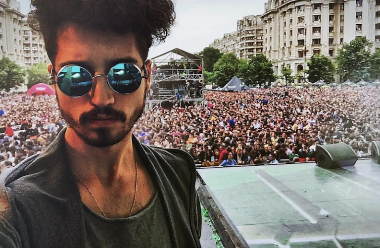 Sar scântei. Cu cine se (mai) iubește Irina Rimes - Evenimentul Zilei