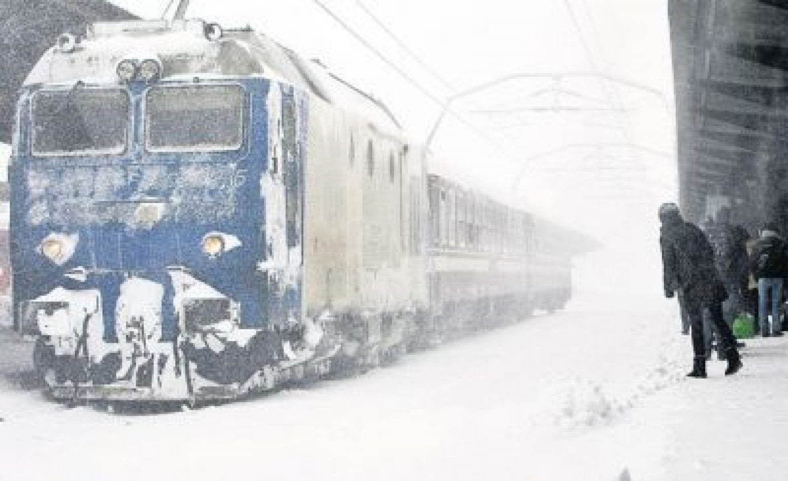 CFR menține toate liniile feroviare deschise. Mai multe trenuri ...