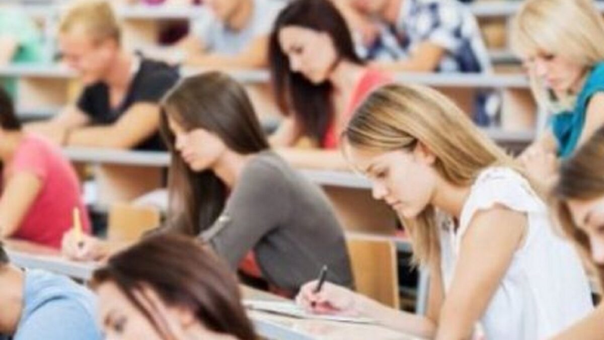 Mai multe tipuri de burse pentru studenți vor fi eliminate