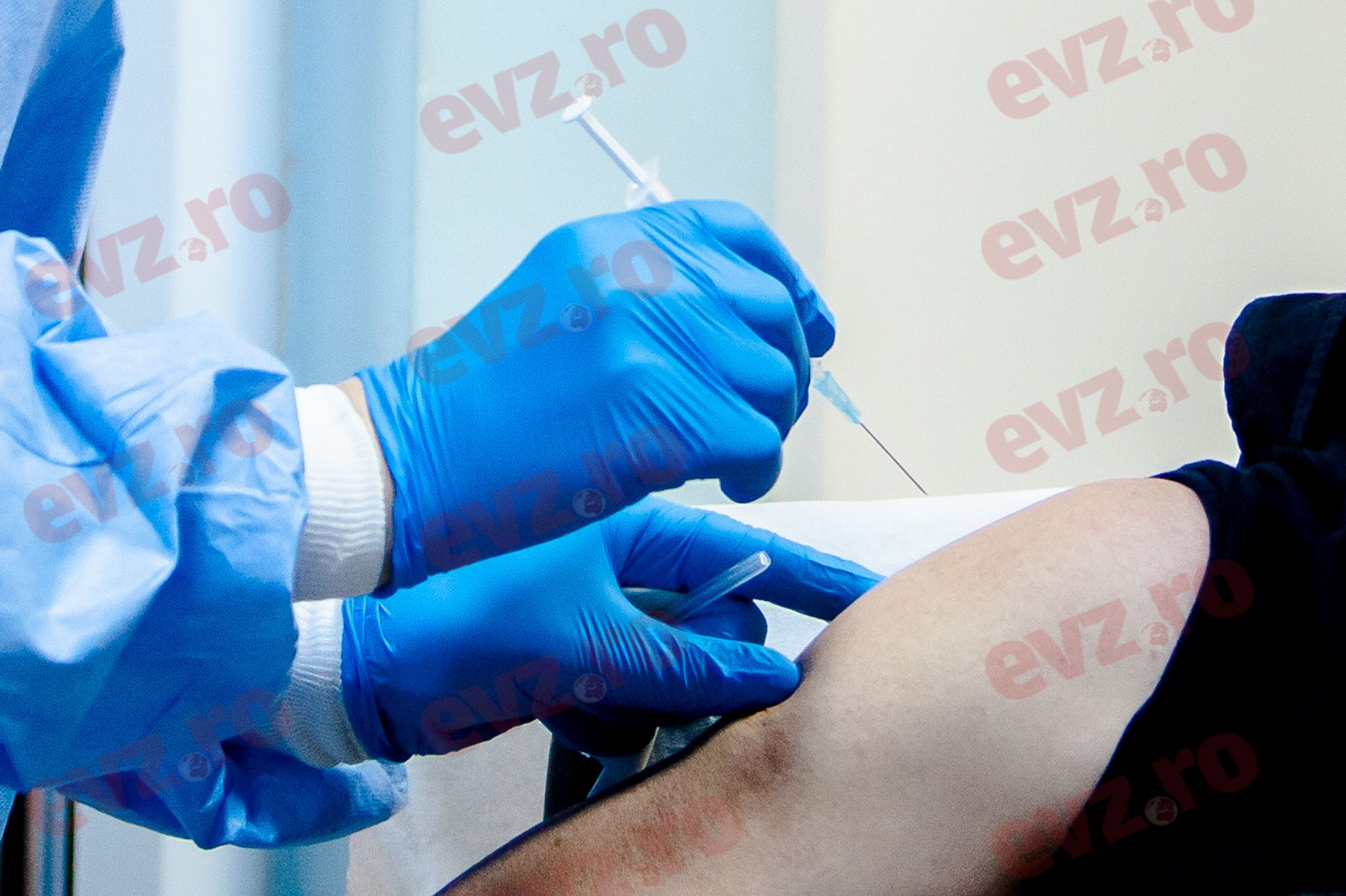 S-a deschis primul centru de vaccinare non-stop din România. Cu ce se ...