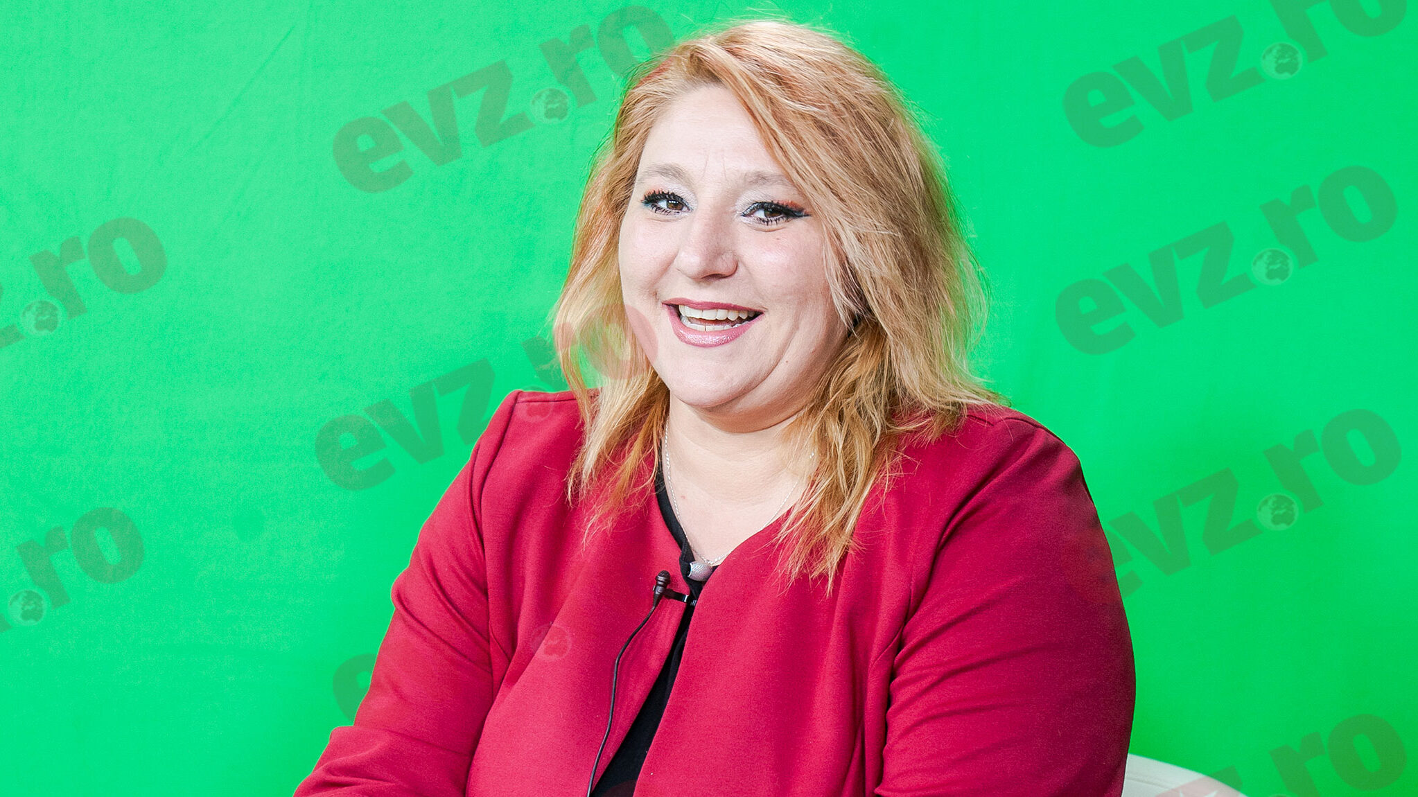 Diana Șoșoacă a făcut șpagatul pe plajă. Imagini incendiare cu ...