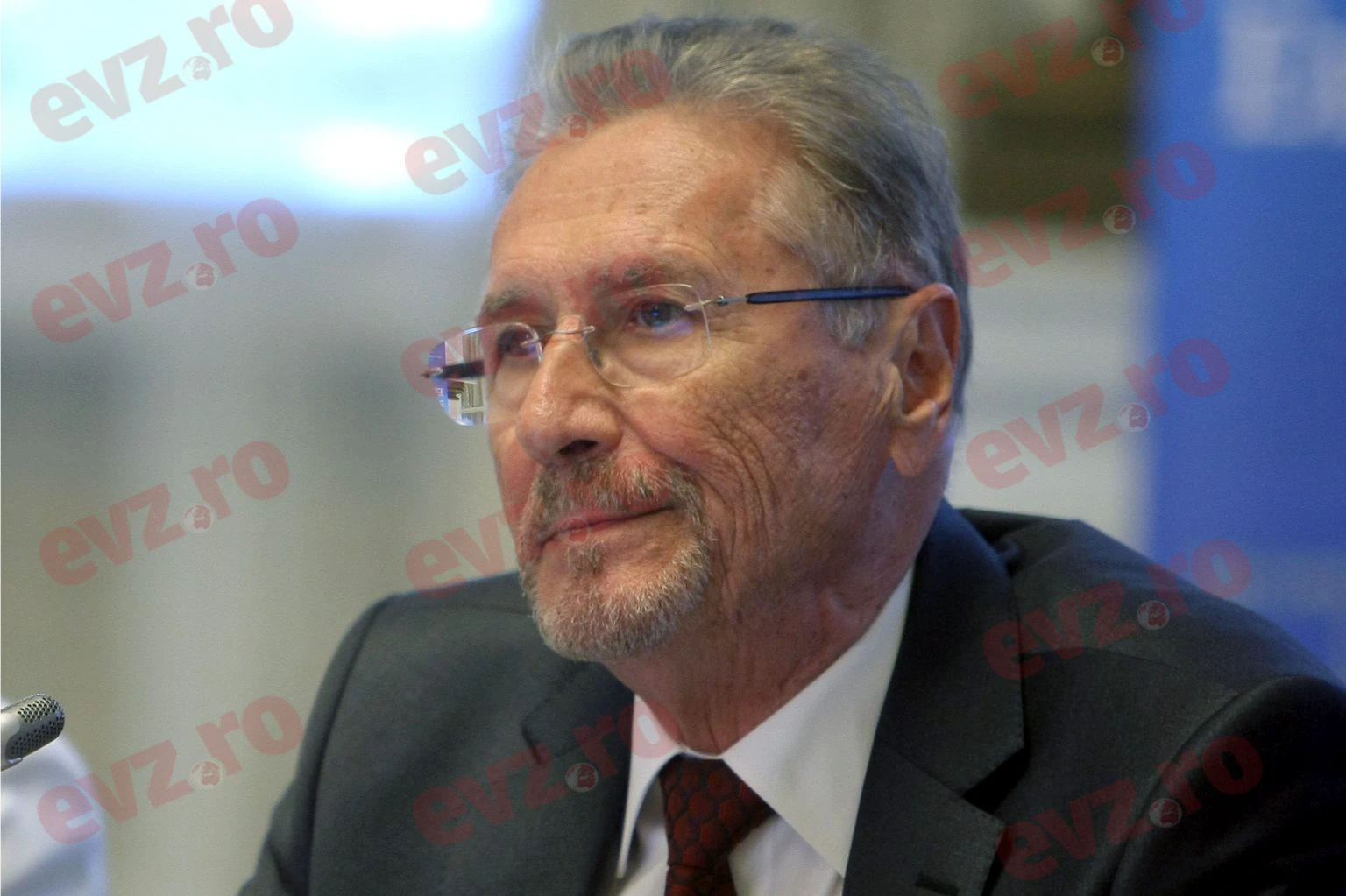 Exclusiv. Emil Constantinescu, țigările, cerneala și femeia. L-a bătut pe Iliescu, a fost ...