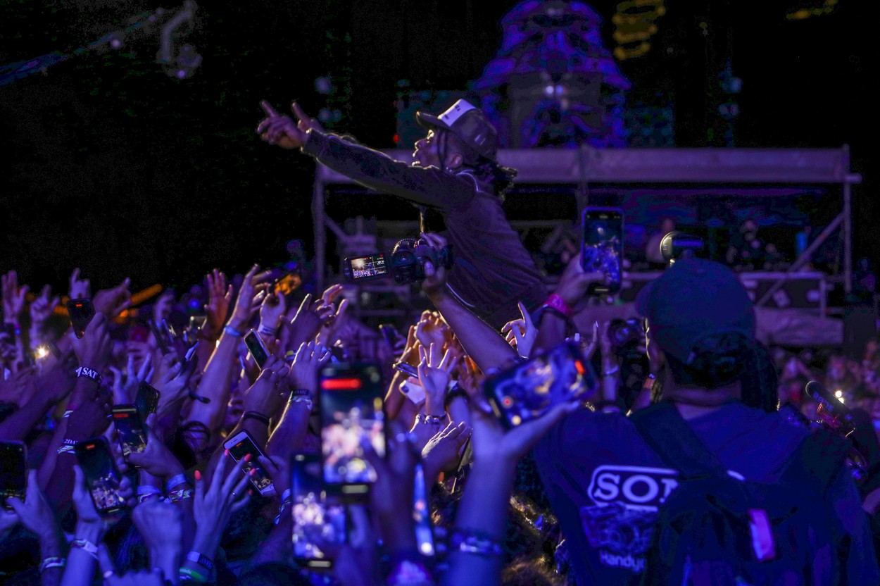 Rapperul Lil Uzi Vert, jefuit de fani. Cum au reușit să-i fure ...