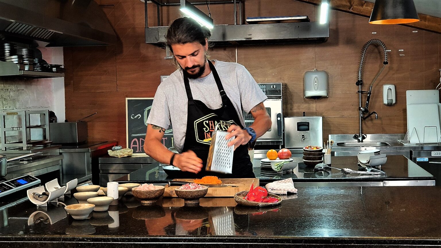 Chef Alex Petricean, de la spadă la propriul restaurant de nișă. D ...