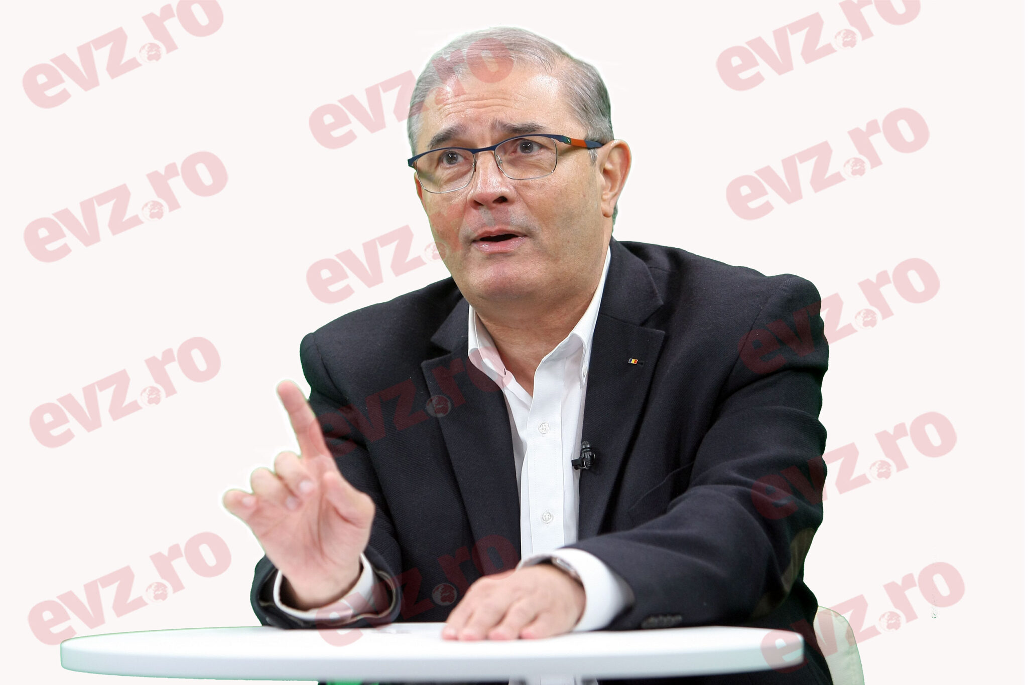 Cine îl finanțează pe Silviu Predoiu. Culisele campaniei electorale