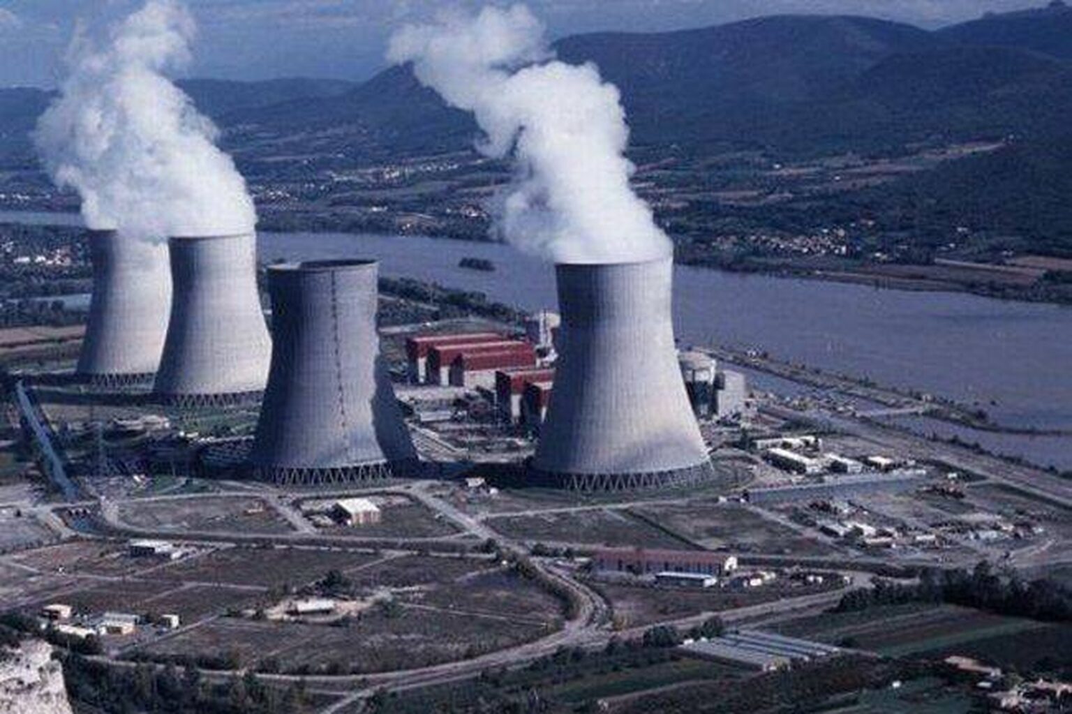 După 18 ani, cel mai mare reactor nuclear din Europa începe producția ...