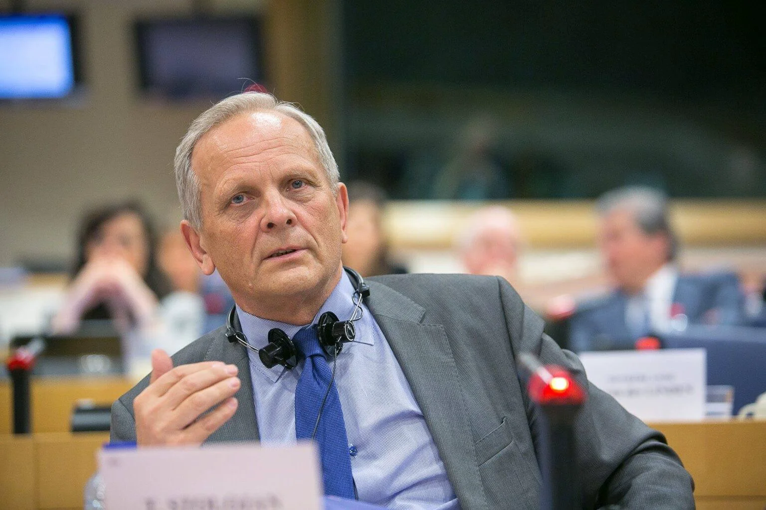 Theodor Stolojan: România se împrumută cu dobânzi mari Theodor Stolojan: România se împrumută cu dobânzi mari
