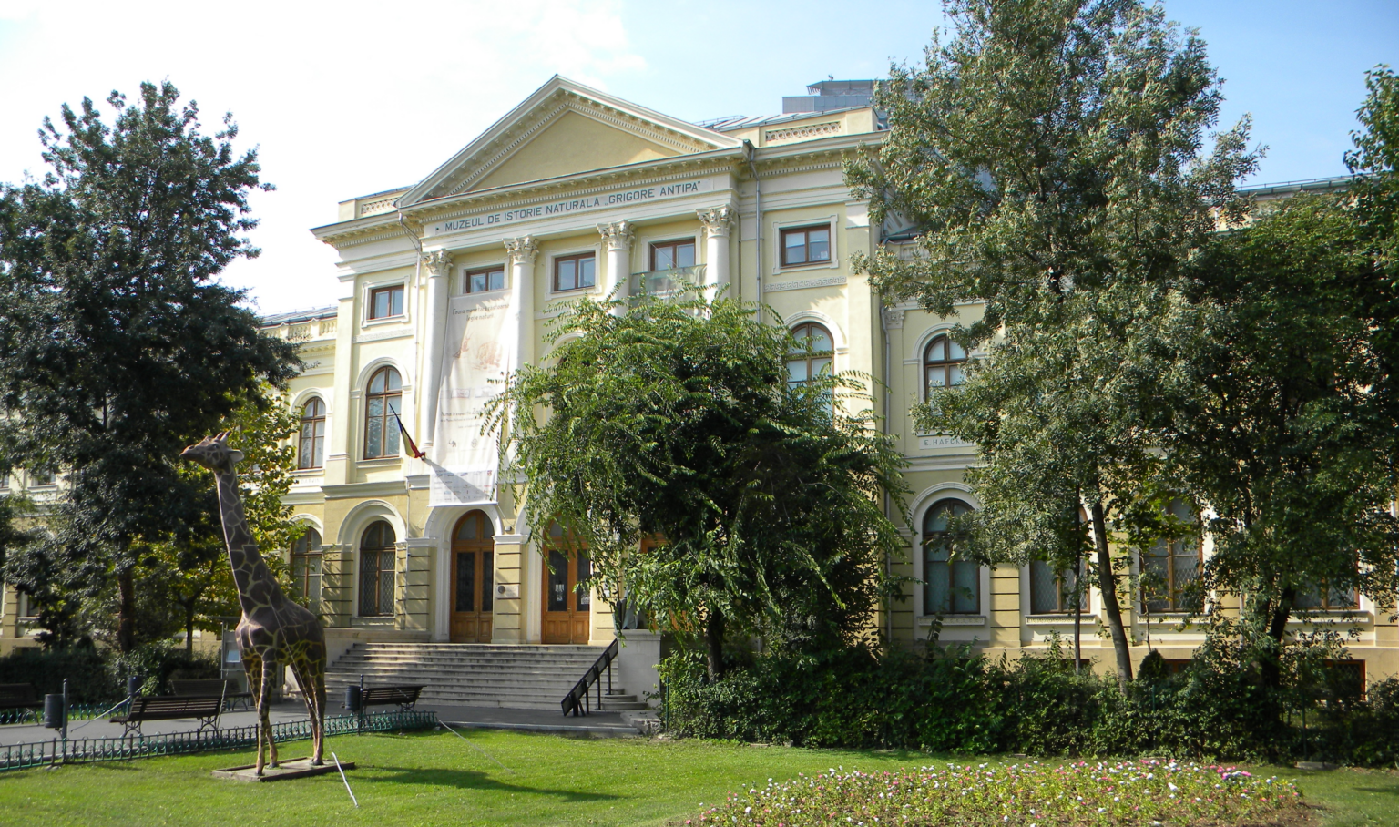 Ion Iliescu, la Antipa. Gafa anului la moartea fostului președinte