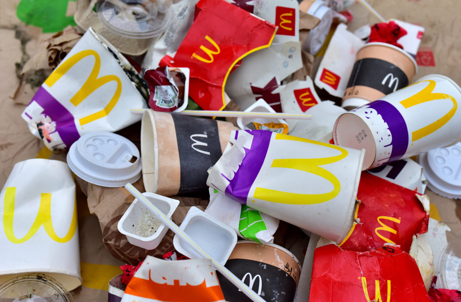 Substanțele chimice din ambalajele produselor de tip fast-food, un ...