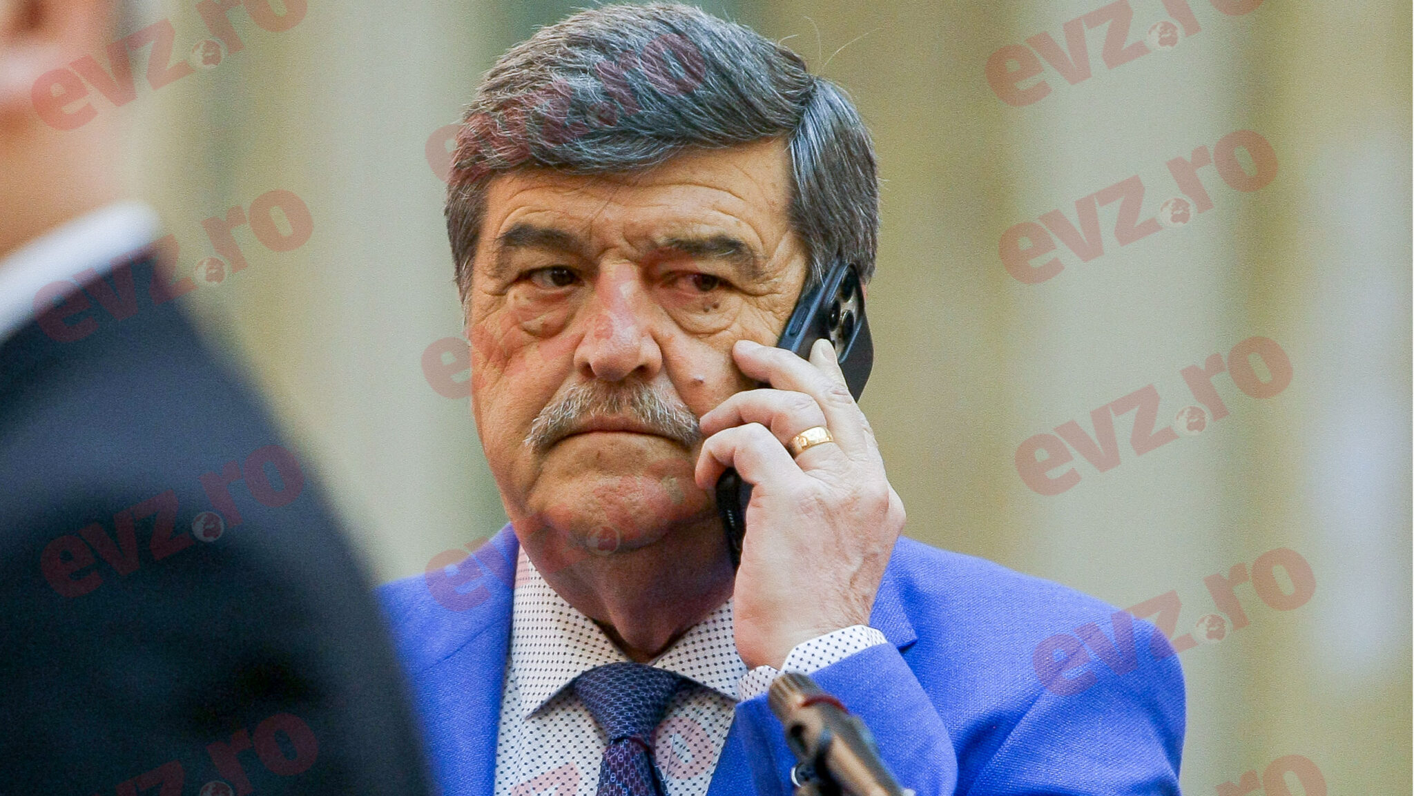 Răspunsul lui Toni Greblă despre imaginile în care este alături de