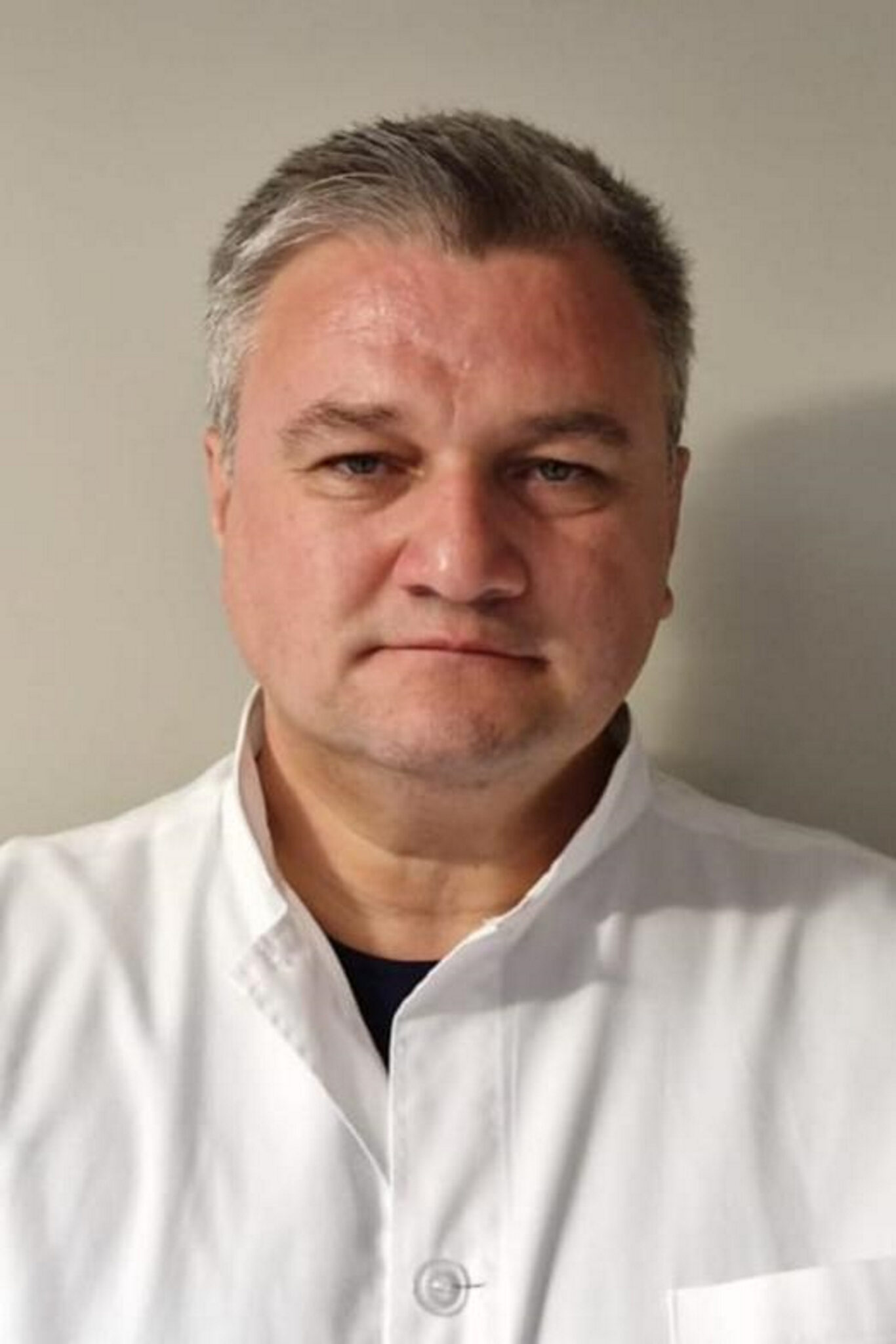 Top 100 Performeri din Sănătate. Robert Lazăr, director medical ...