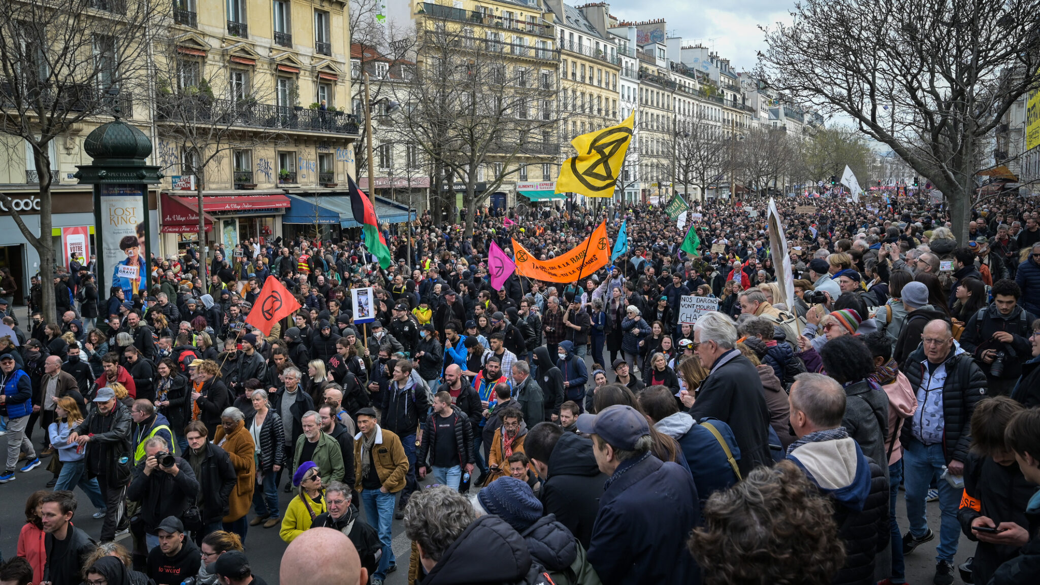 Franța în pragul revoltei. Alegerile ar putea scoate oamenii în stradă