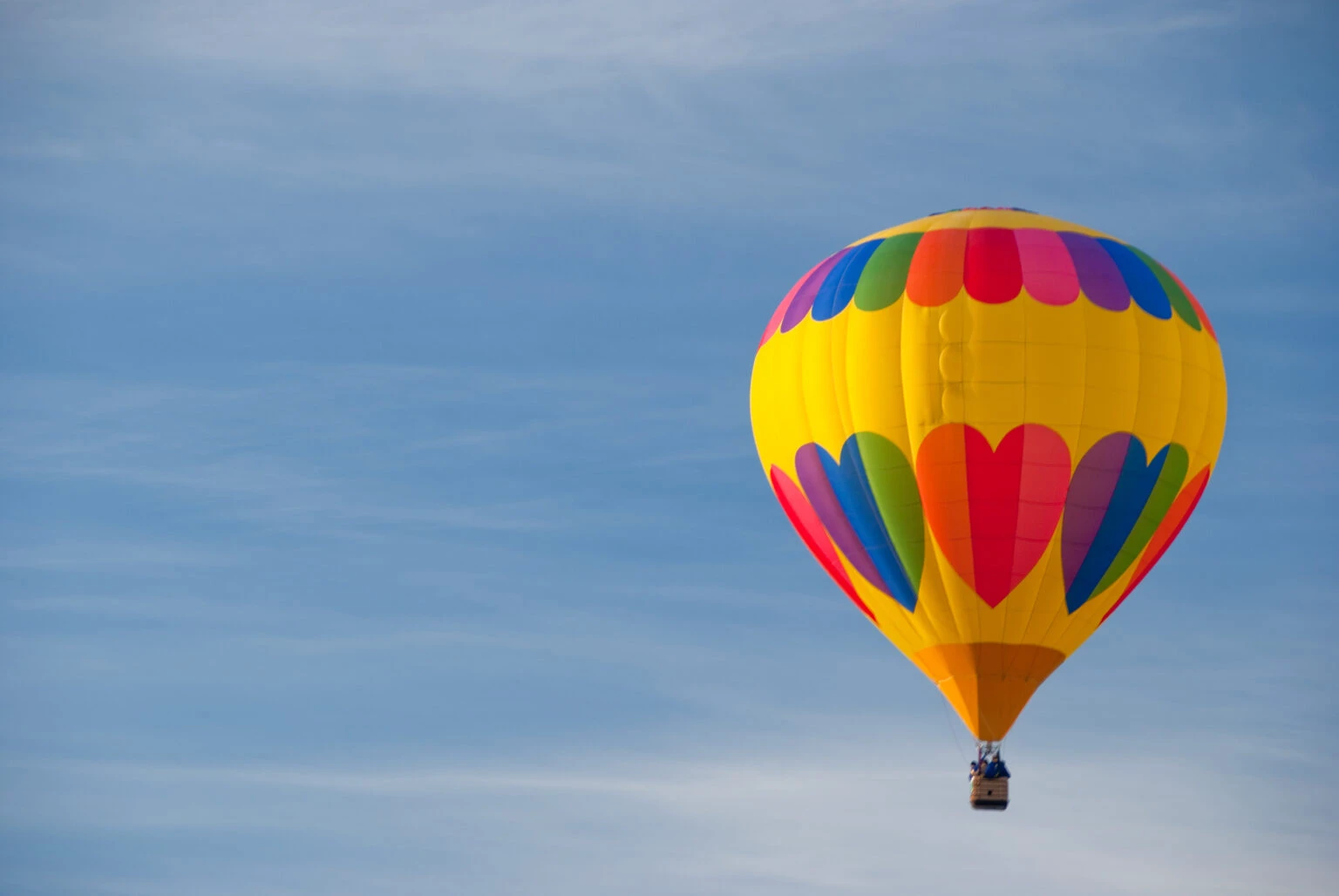 Incident cu urmări grave. Șapte persoane rănite după ce un balon cu aer ...