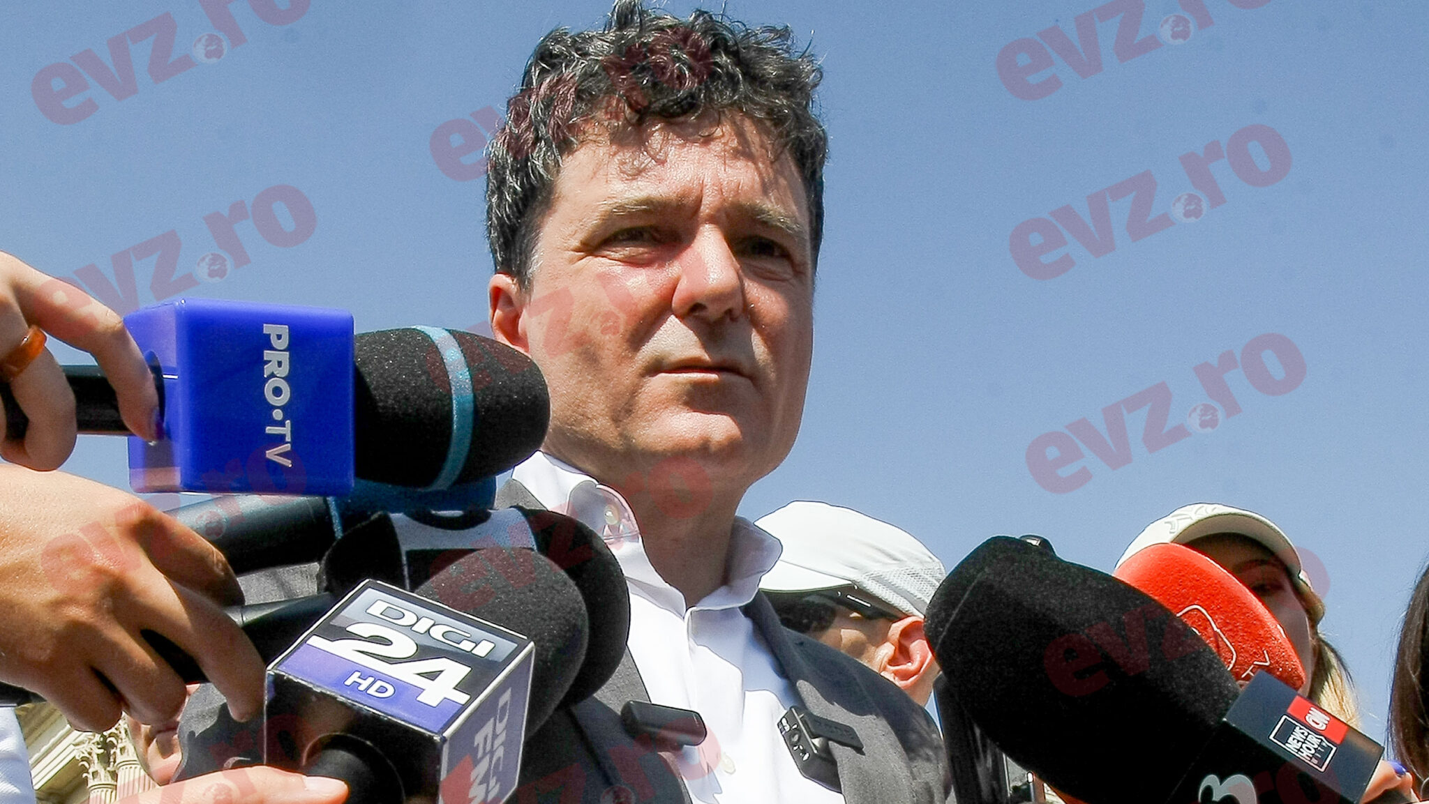 Nicușor Dan nu scapă de dosar penal. DNA l-a pasat Parchetului de pe ...