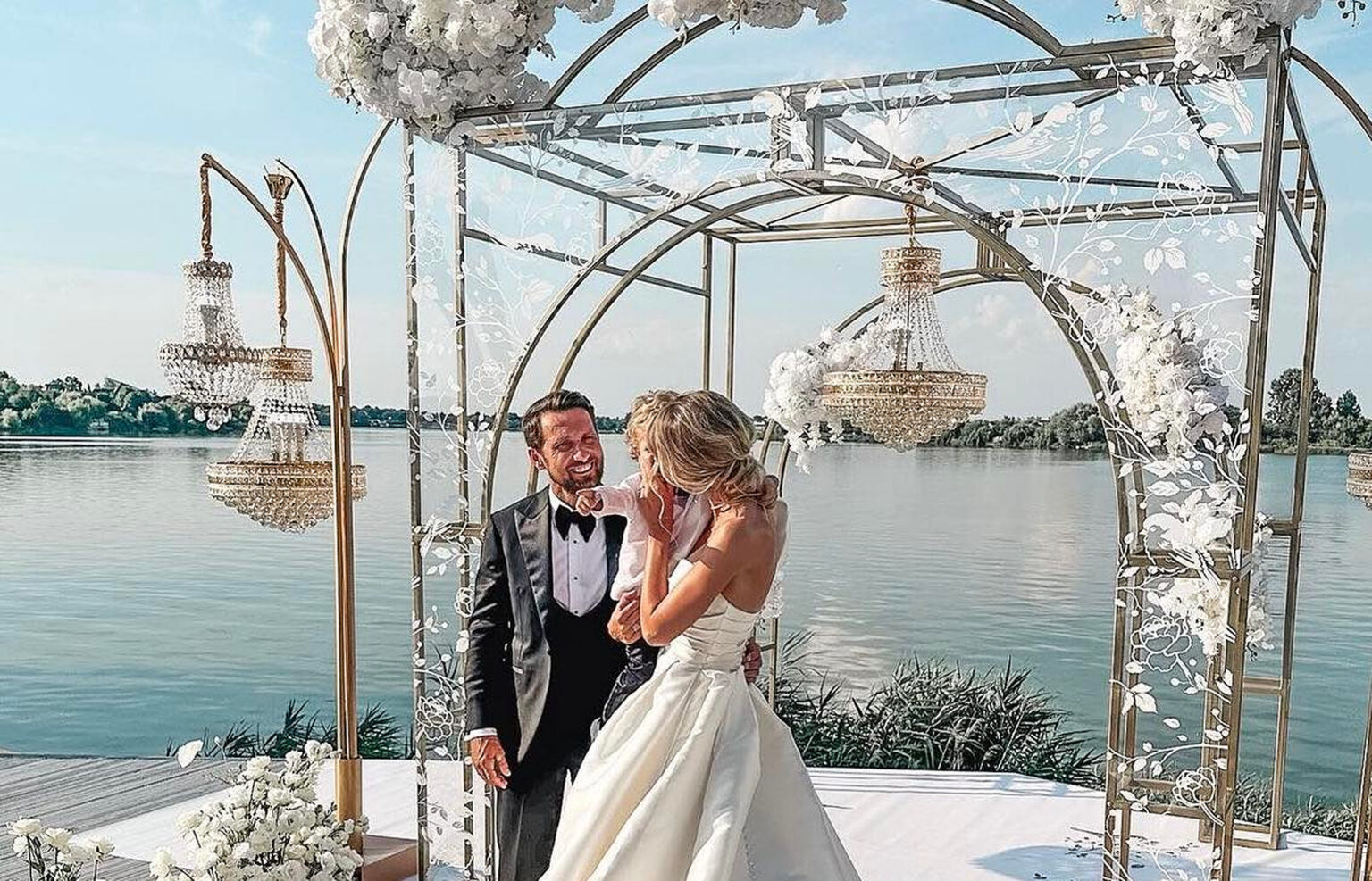 Cât a costat nunta lui Dani Oțil cu Gabriela. Au primit reducere la ...