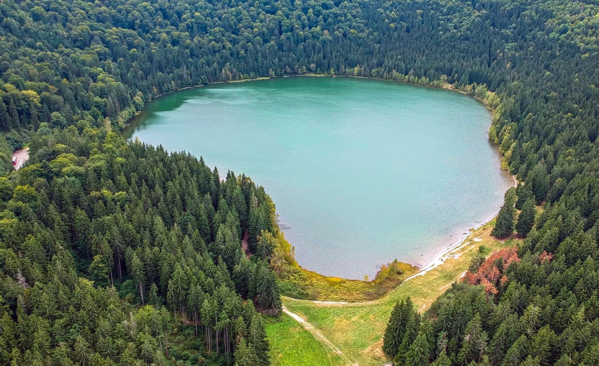 Lacul cu cea mai pură apă. Are puteri vindecătoare și poate curăța păcatele