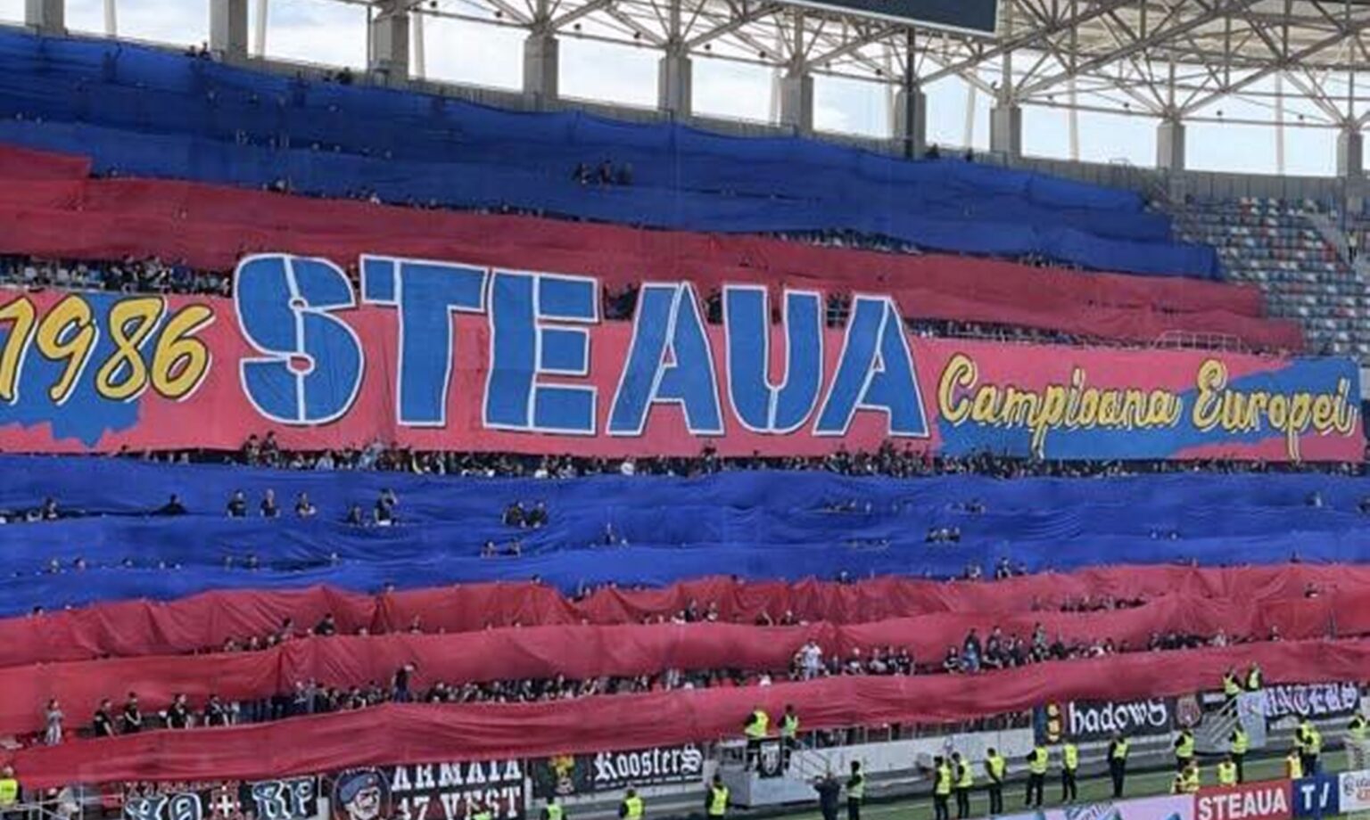 Ultrașii de la Steaua îl așteaptă pe Gigi Becali în Ghencea. Se anunță ...
