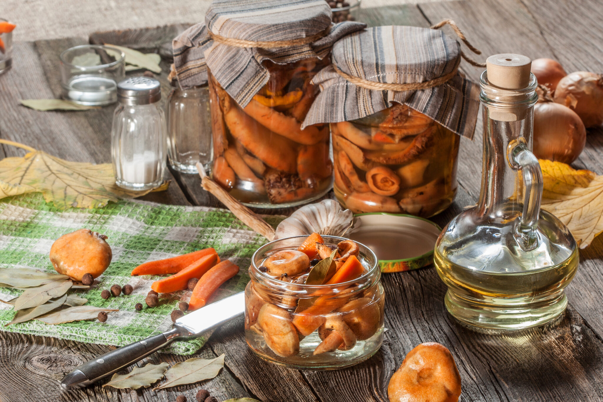 Delicii de iarnă. Trei rețete de ciuperci murate, ușor de făcut