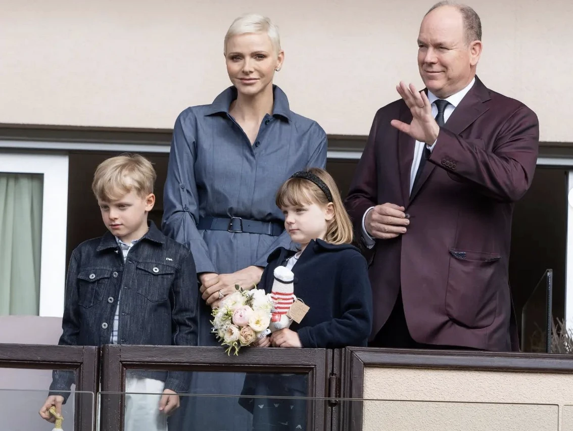 Familia regală din Monaco. Biografie unei monarhii mondene