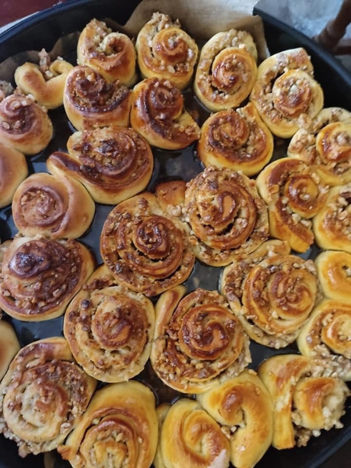 Rețeta tradițională de melci cu nucă. Un desert savuros cu unt