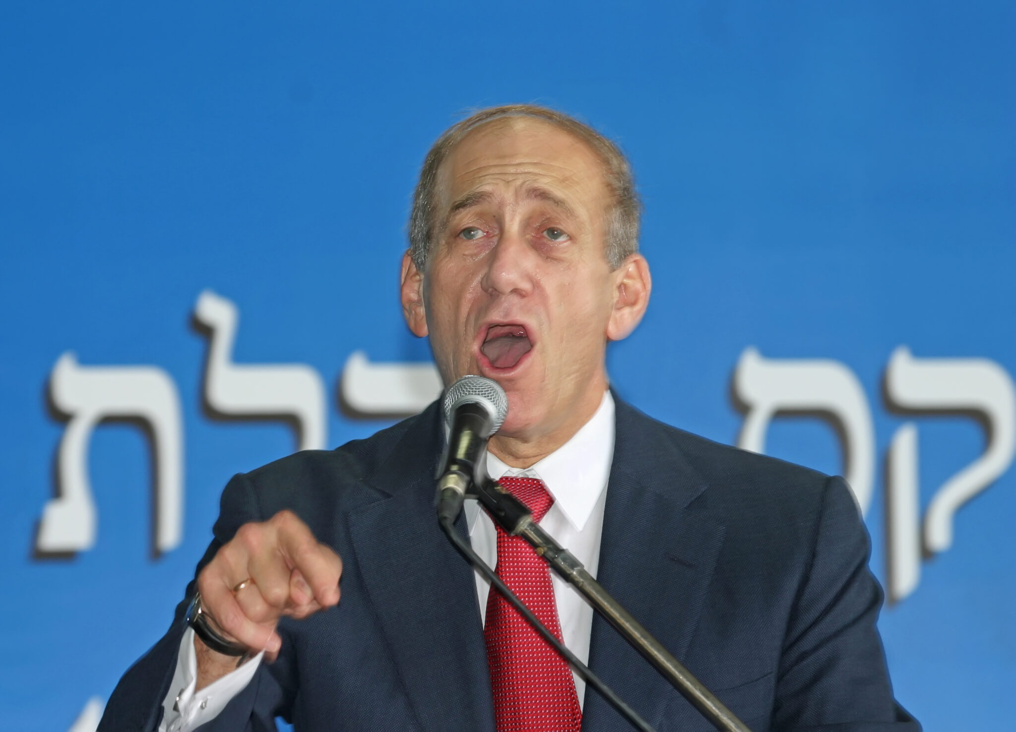 Ehud Olmert vrea exterminarea mișcării Hamas, dar susține și crearea ...