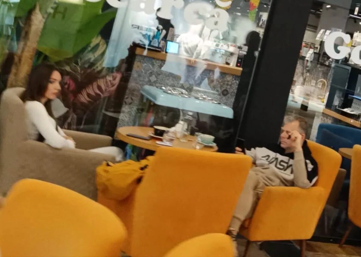 Exclusiv. S-a cam rupt lanțul de iubire. Mălin Bot și-a scos nevestica ...