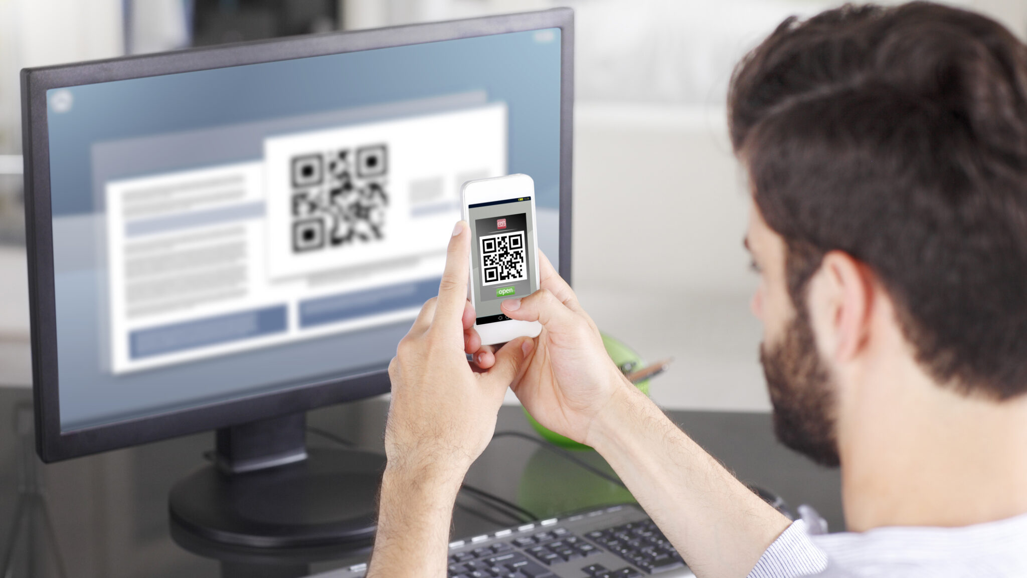 Schimbare la pașapoarte. Apare codul QR cu semnătură digitală