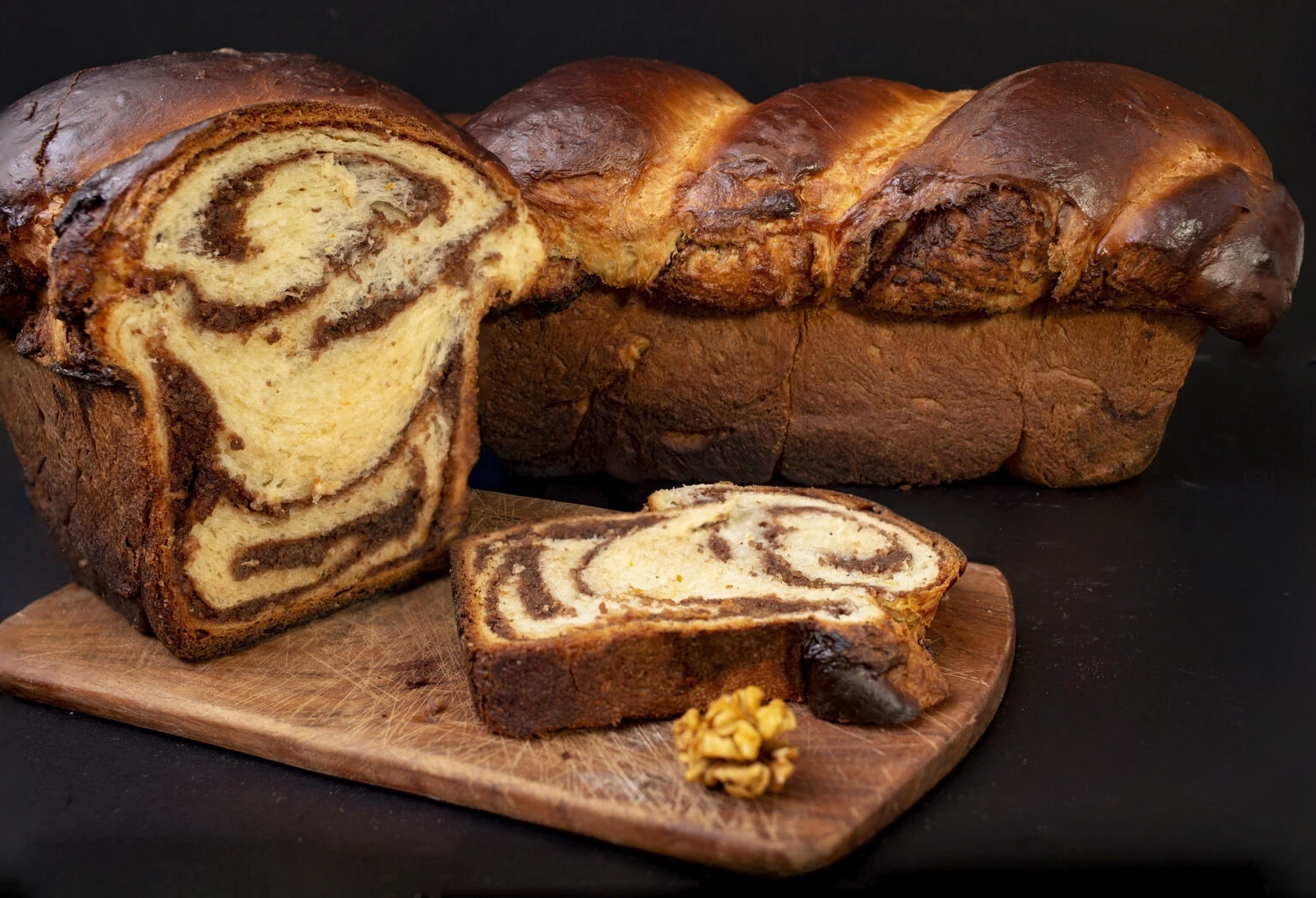 Cozonac pufos cu nucă și cacao. Rețetă ușoară, pentru începători