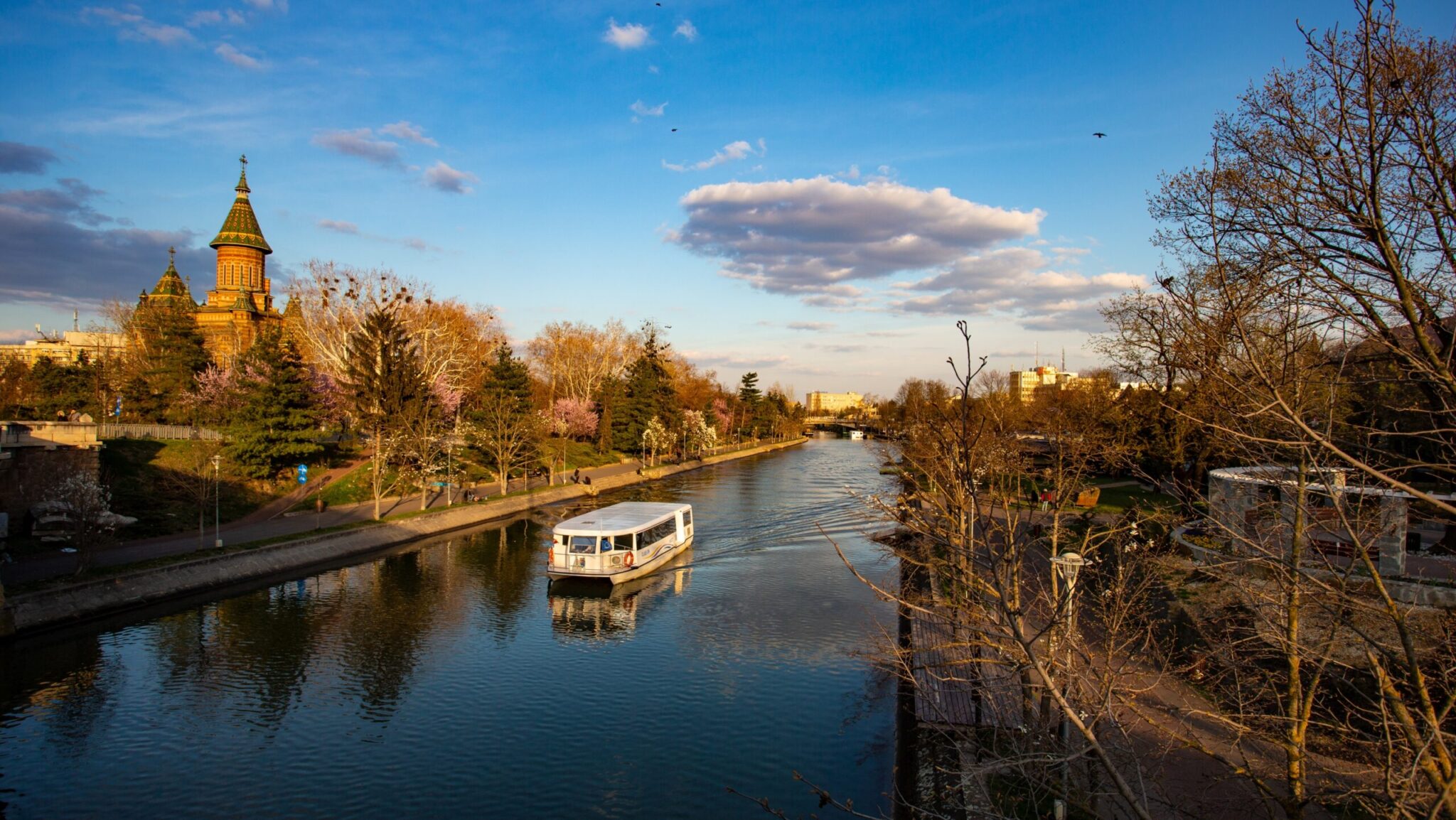 Un loc spectaculos din România. Te poți plimba cu vaporul cu doar un leu