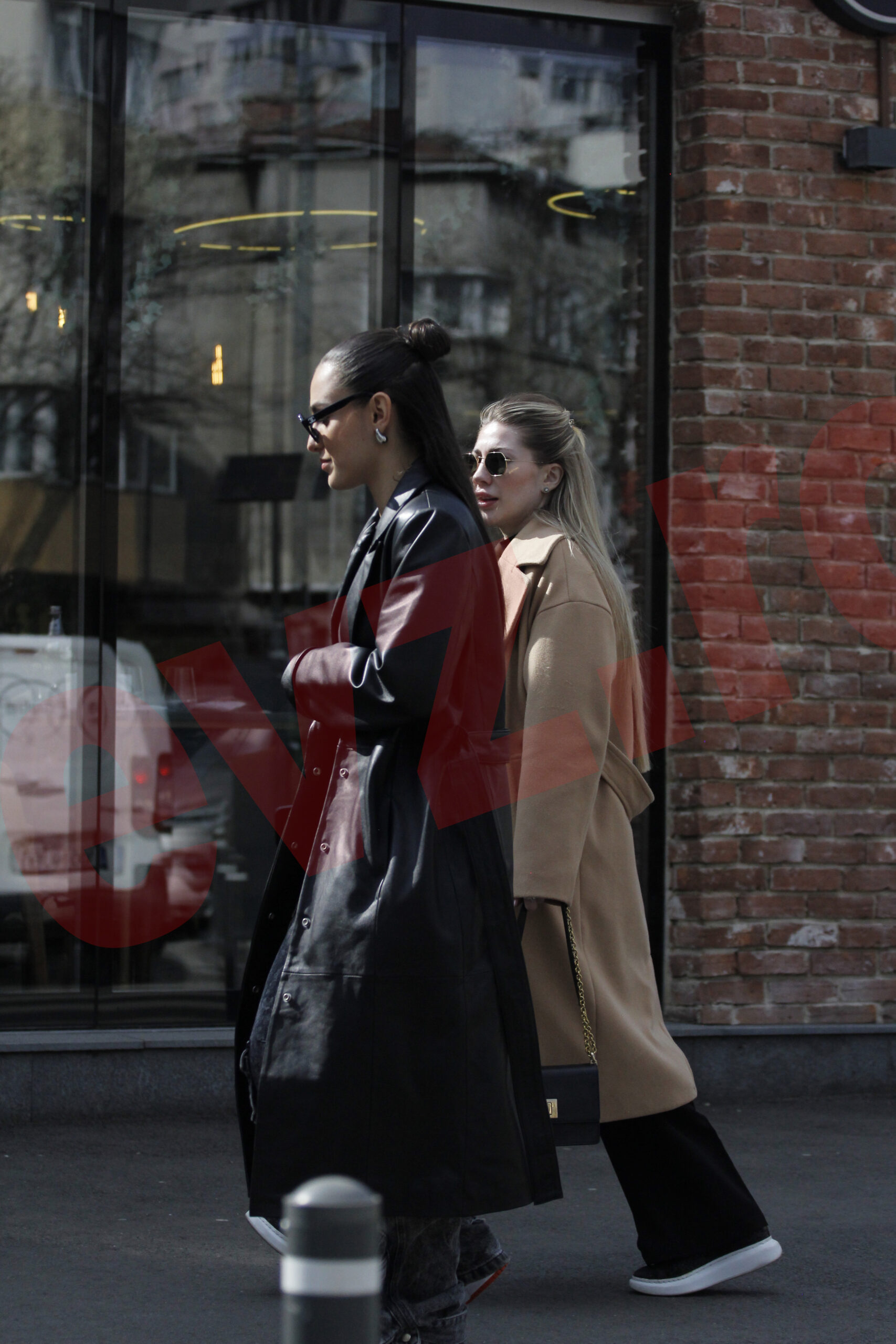 Alexia Eram, apariție de senzație. Chiar și la o simplă cafea, fiica ...