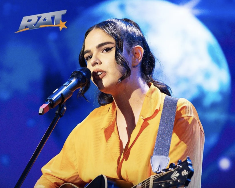 Iulia Vîlceanu a făcut senzație pe scena Românii au talent. A primit ...
