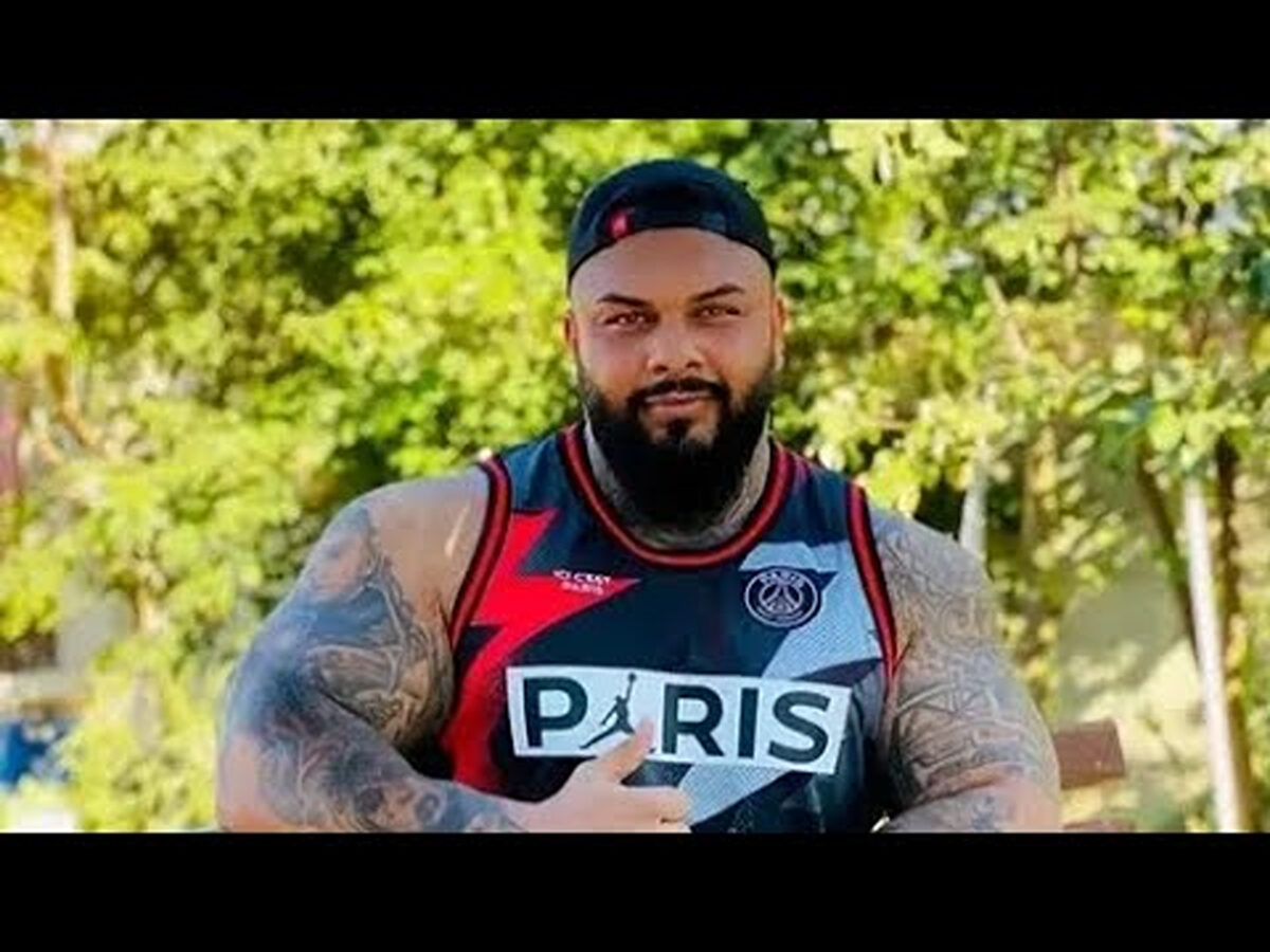 Interlopul Bebino, ridicat, din nou, de mascați