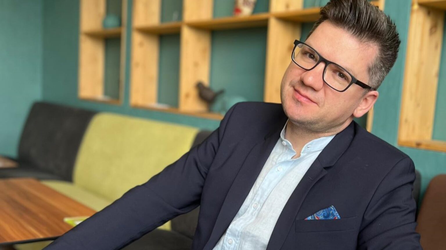 Mihail Neamțu și-a găsit loc lângă „nulitatea” Simion. Acum dă vina pe ...