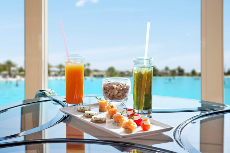 Prima plajă urbană artificială din România. Unde se află complexul unic ...