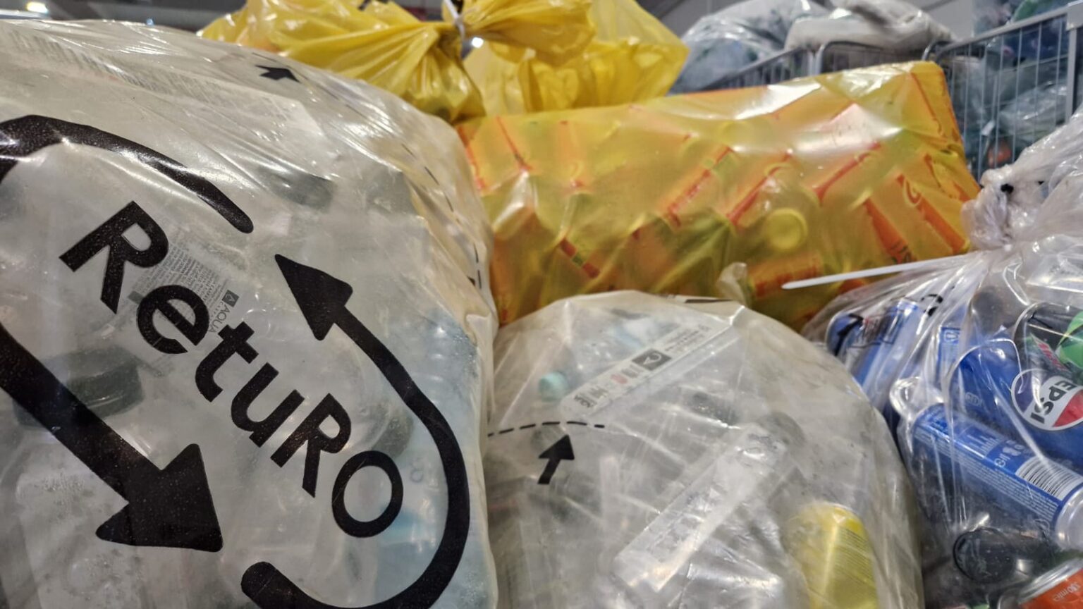 Un supermarket preia ambalajele de acasă și plătesc bine