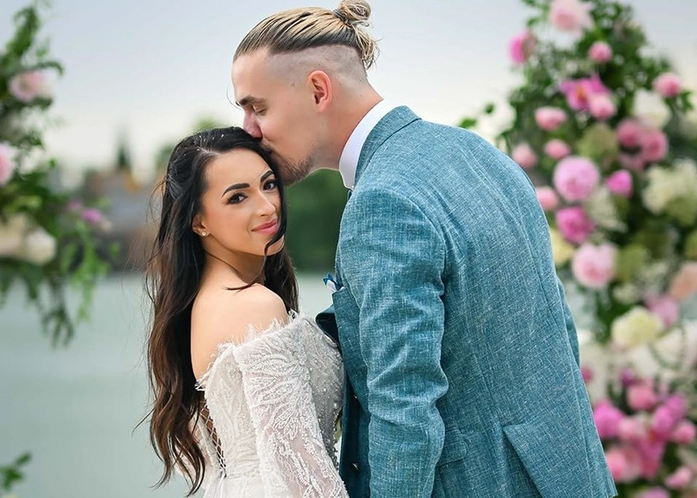 Larisa Iordache și Cristian Chiriță, părinți de fetiță. Tatăl, copleșit de emoții