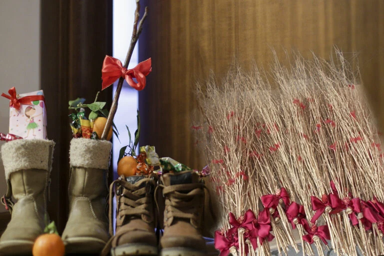 Moș Nicolae și nuielușa pentru copiii obraznici. Poveste de seară ...