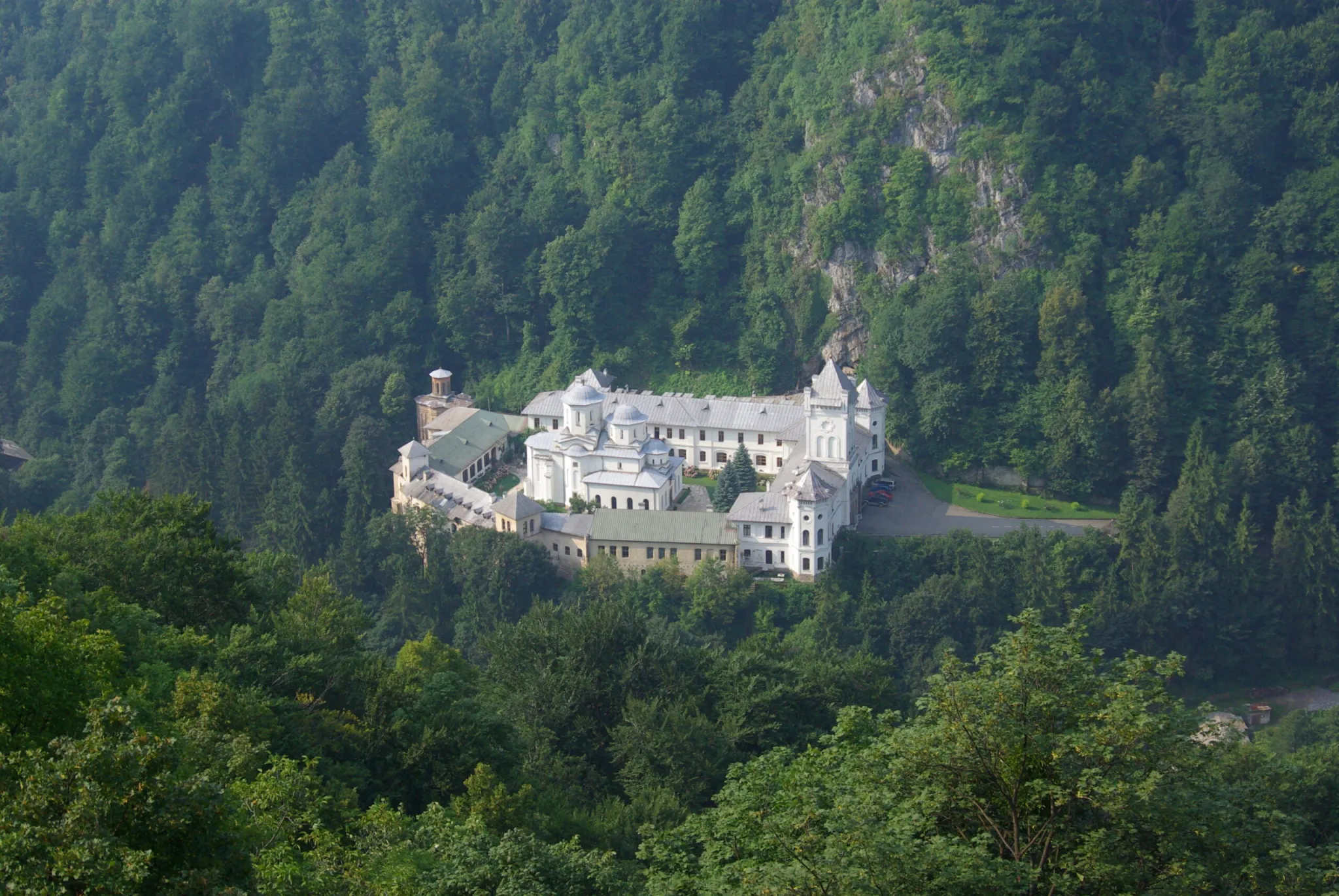 Locul din Carpați protejat de o creatură misterioasă