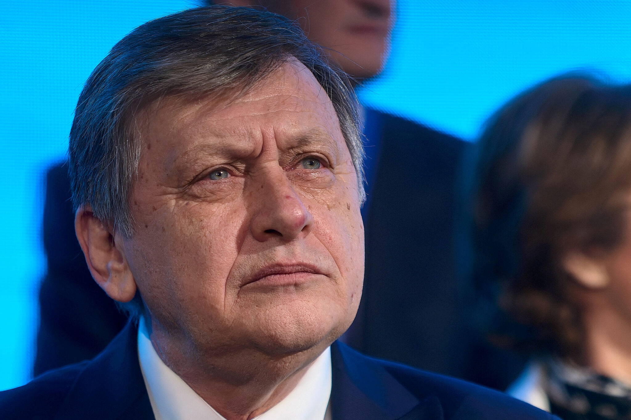 Crin Antonescu Exclude Că Ar Fi Candidat Pe Cont Propriu