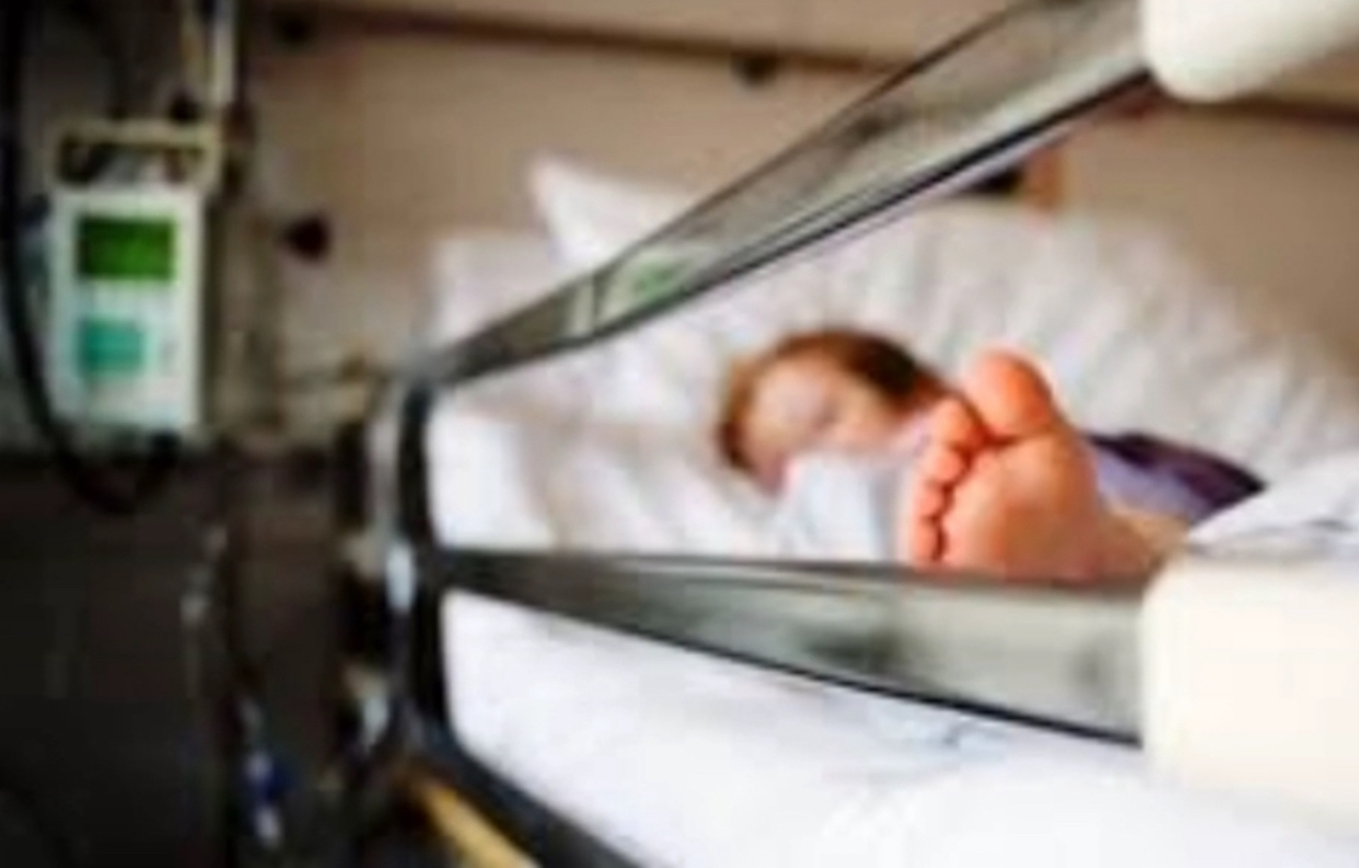 Copil de patru ani, salvat printr-un transplant hepatic de la mamă