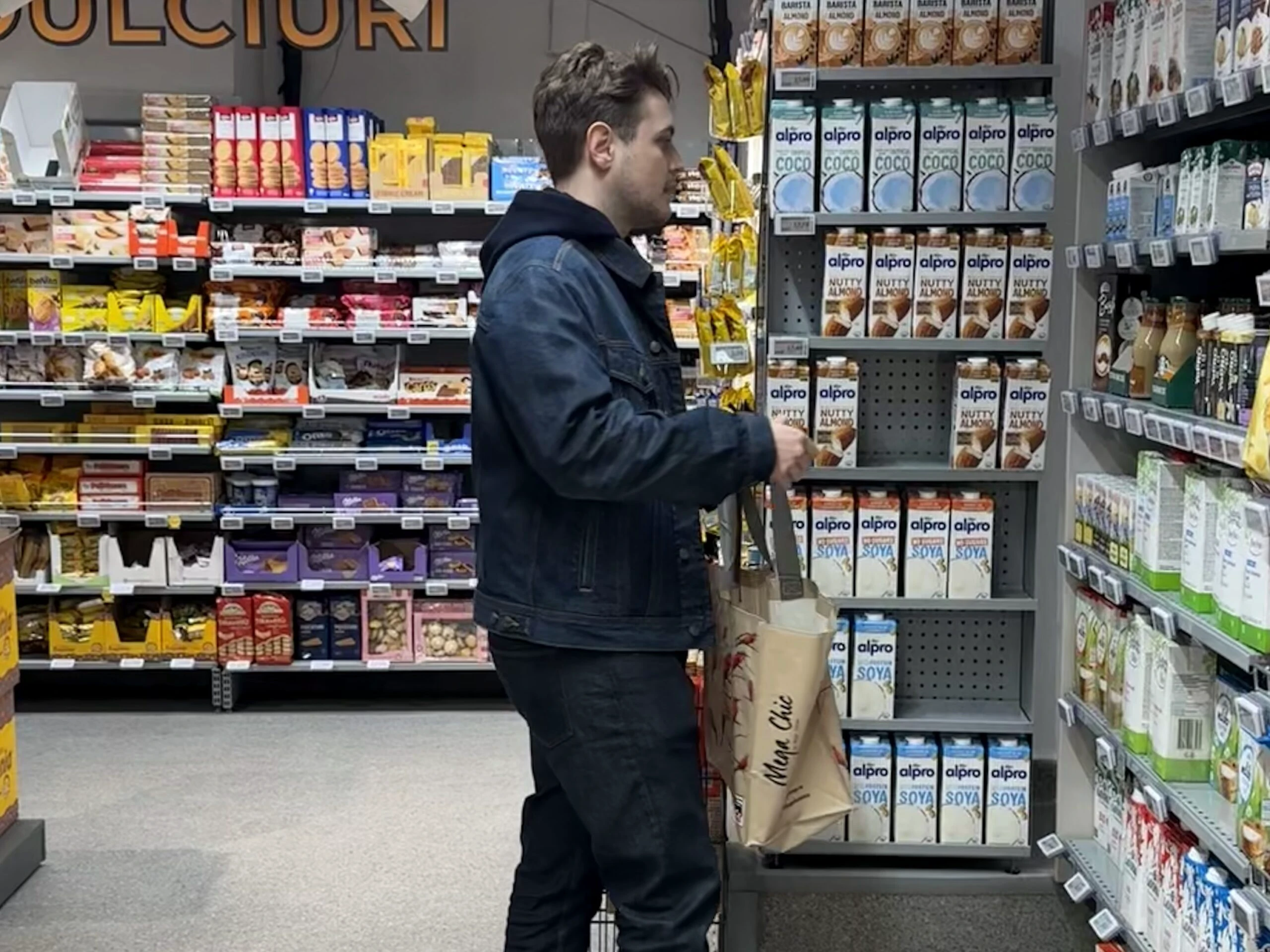 Aris Eram, ipostaze inedite de 8 martie. Ce face fiul Andreei Esca de ziua femeii