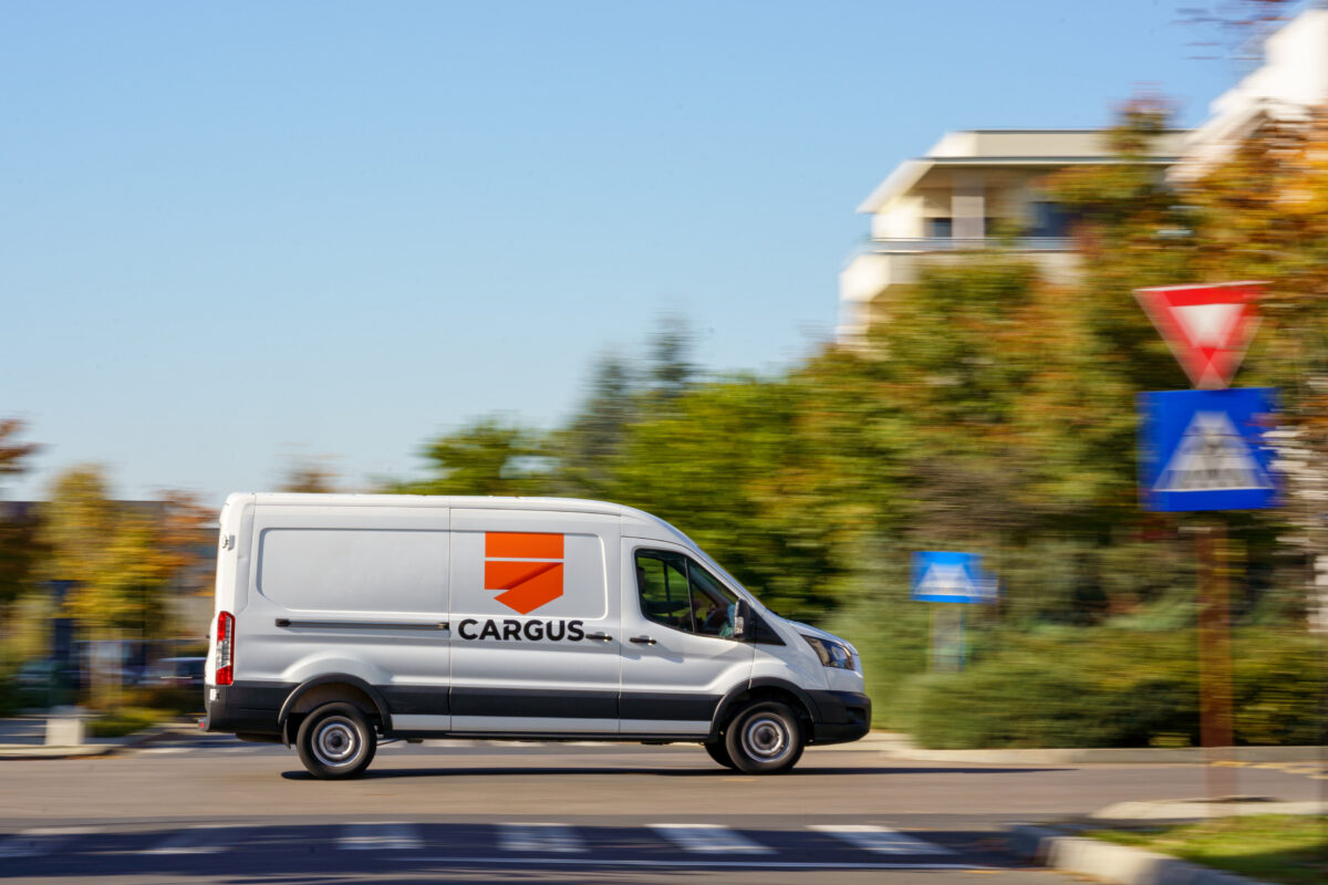 O mare companie de curierat din România, aproape de vânzare