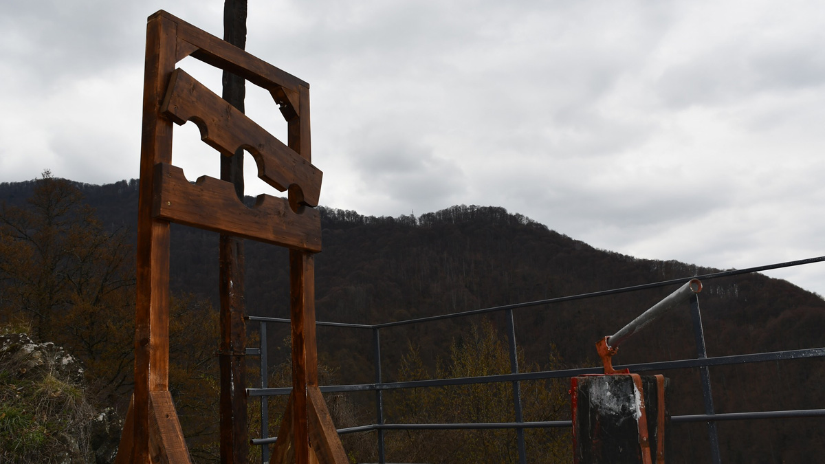 Povestea adevăratului castel al lui Dracula, bântuit de vampiri. Acum ...