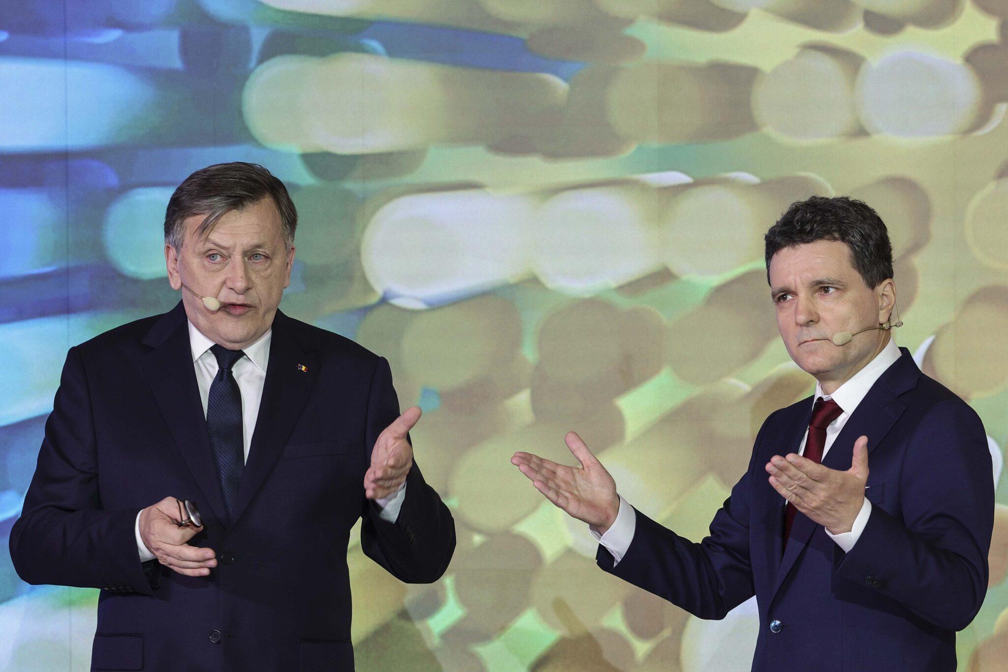 Cum mi s-a părut dezbaterea de la Digi24? Crin Antonescu peste Nicușor ...