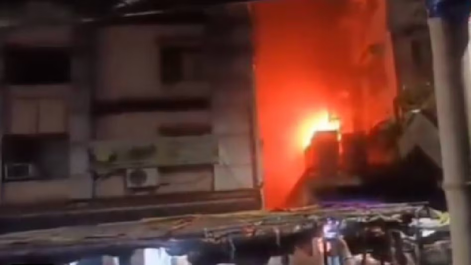 Incendiu puternic la un hotel din India. 15 persoane au murit