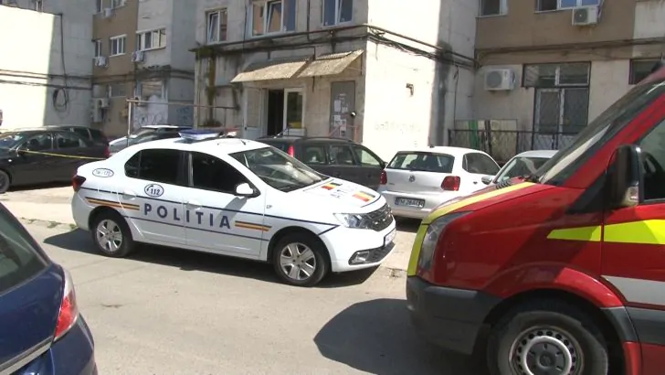 O fată, găsită spânzurată în casă. Poliţiştii au demarat o anchetă