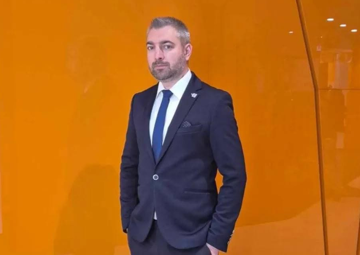 Fost candidat la prezidențiale, acuzat că a încercat să racoleze un minor. Sebastian Popescu ...