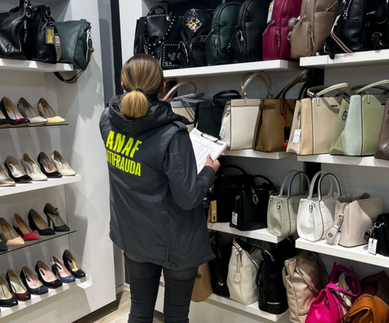 25.000 de perechi de pantofi, confiscate de ANAF