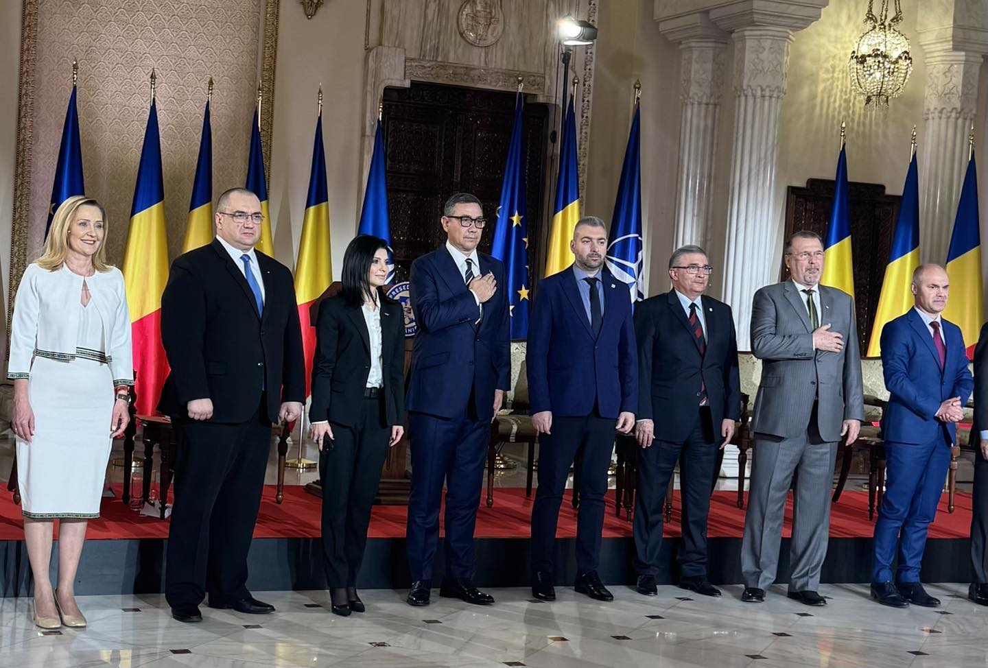 Analiză: Crin Antonescu, singurul prezidențiabil autentic din cele trei dezbateri. Ponta, absent ...